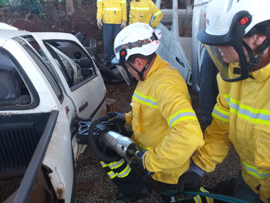 Treinamento de resgate veicular é ministrado em Quilombo - Blog de Notícias